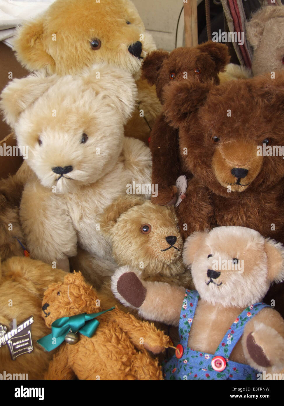 a box full of teddy bears on open market stall Stock Photo - Alamy