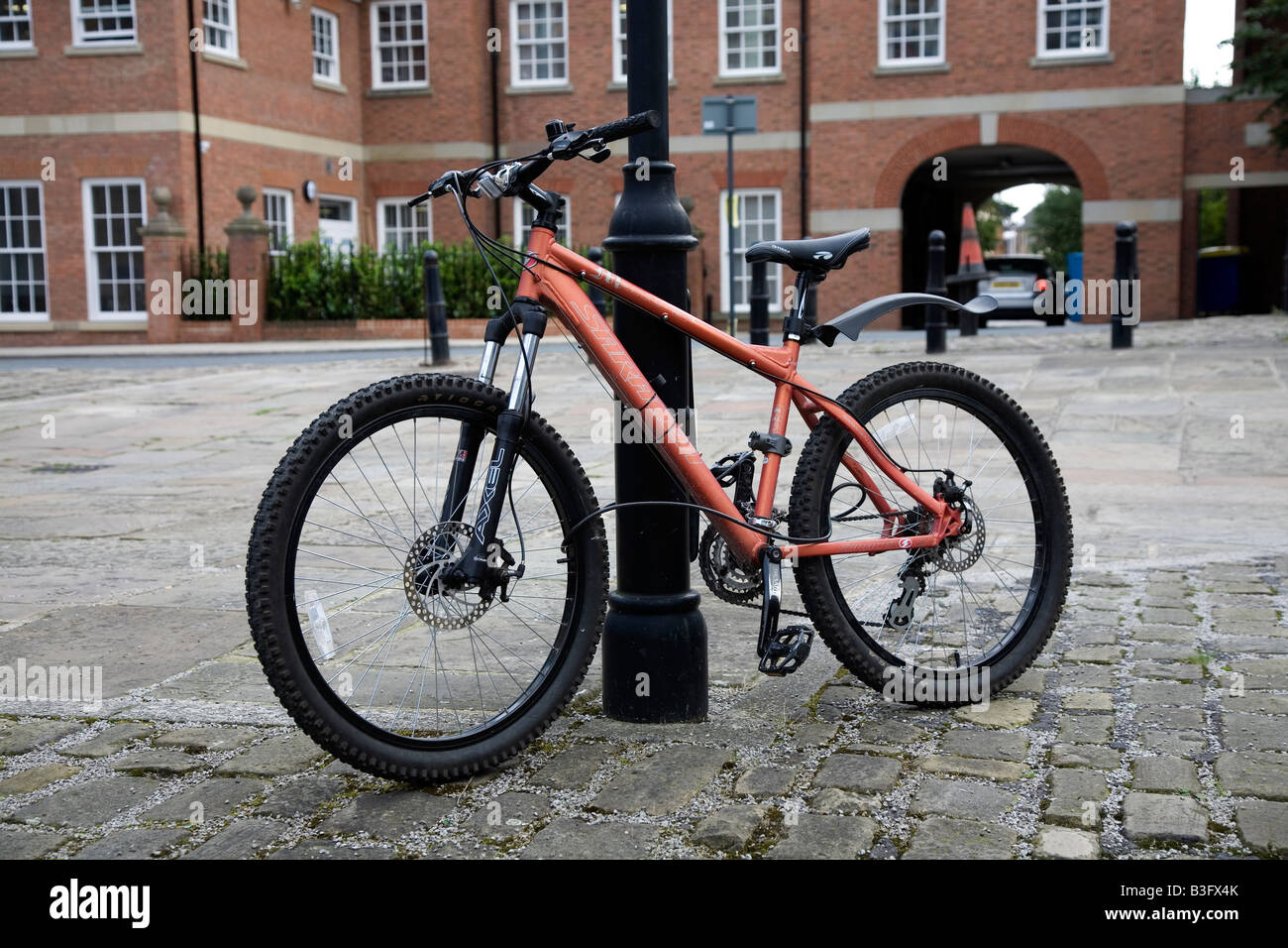 Leeds urban bike hi-res stock photography and images - Alamy
