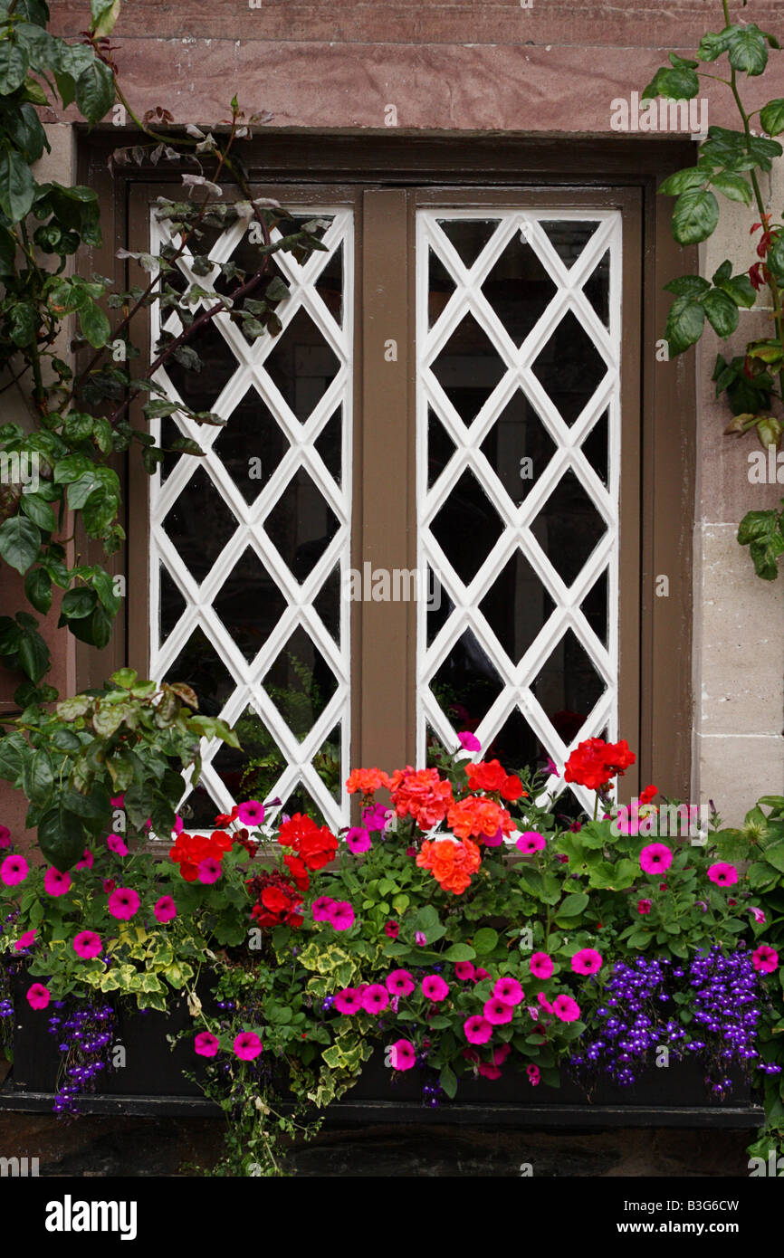 Lattice window hi-res stock photography and images - Alamy