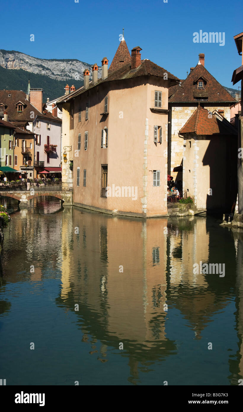 medieval buildings and canal Annecy Stock Photo - Alamy