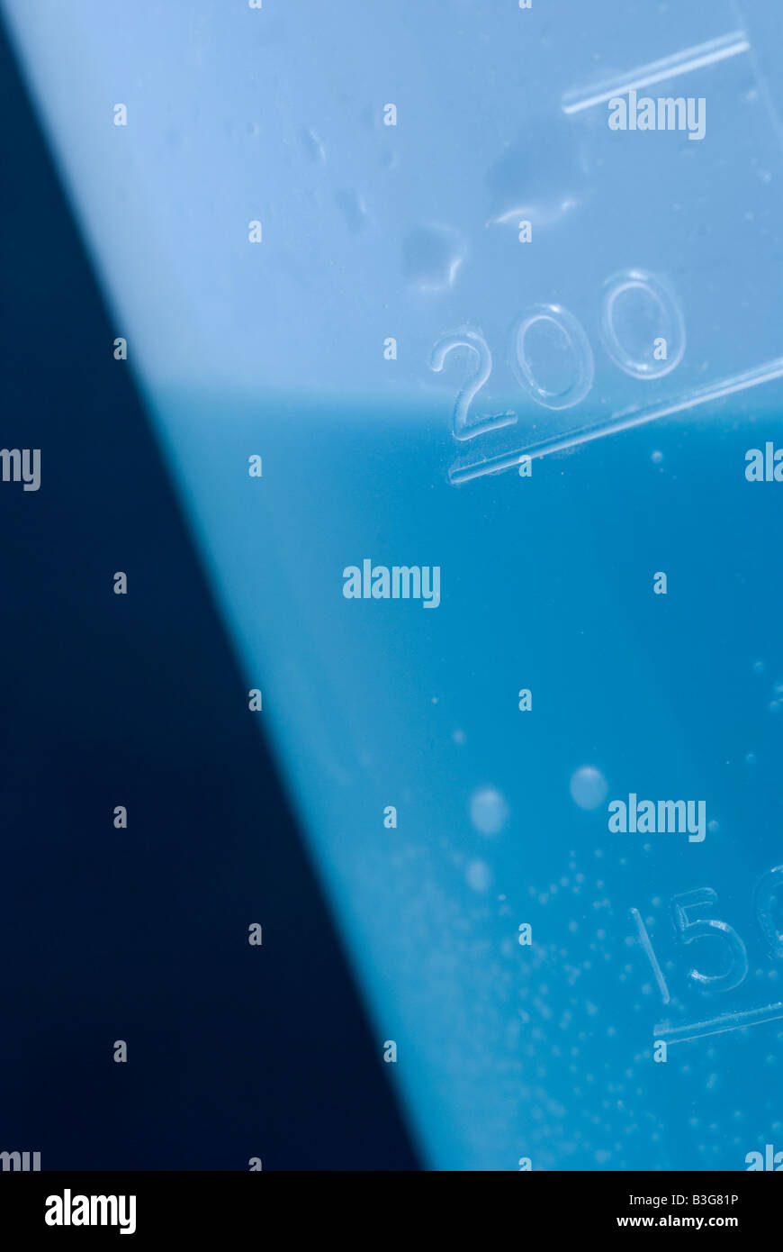 liquid in measuring cylinder Stock Photo - Alamy
