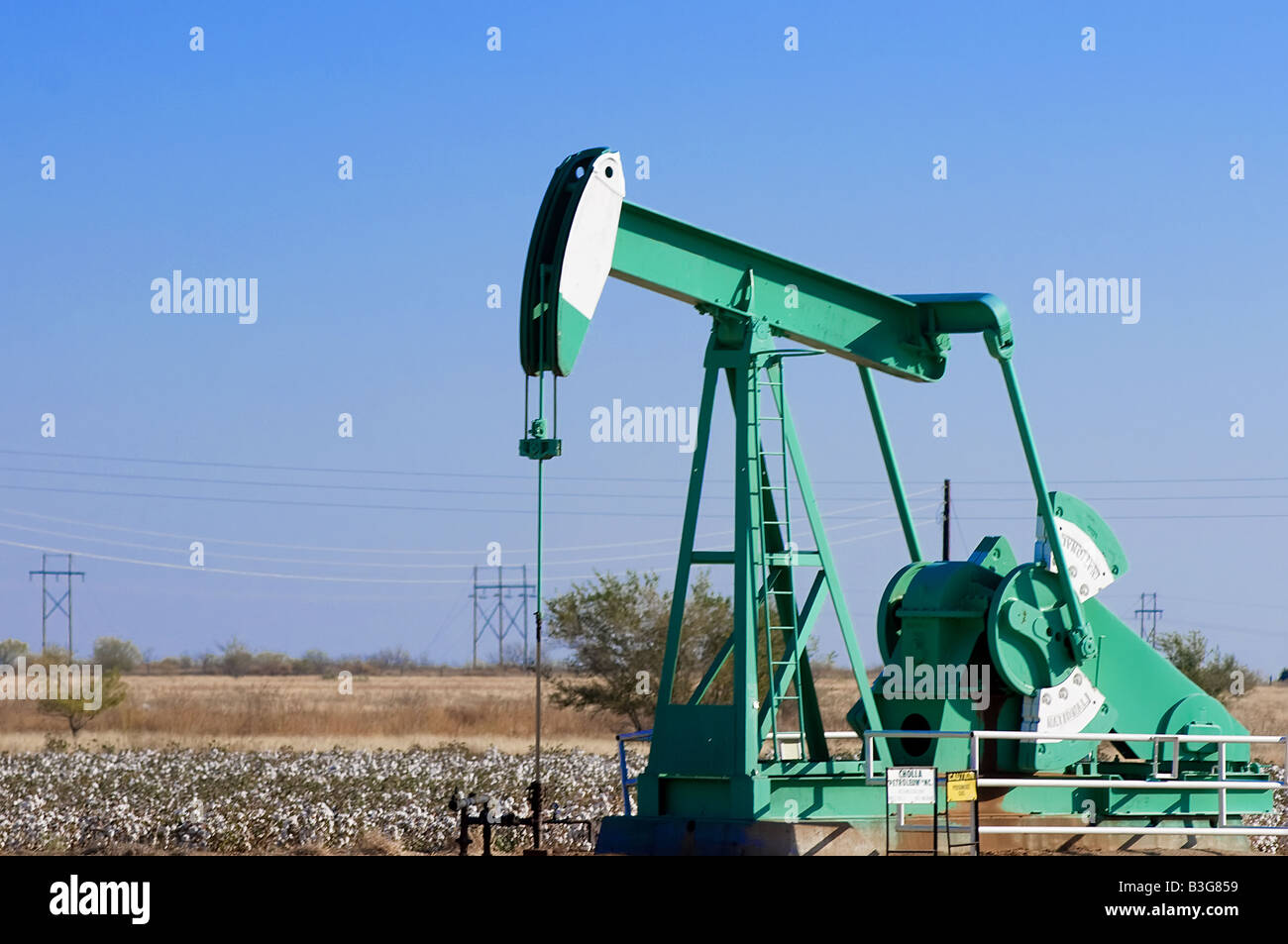 Oil drilling rigs texas hi-res stock photography and images - Alamy