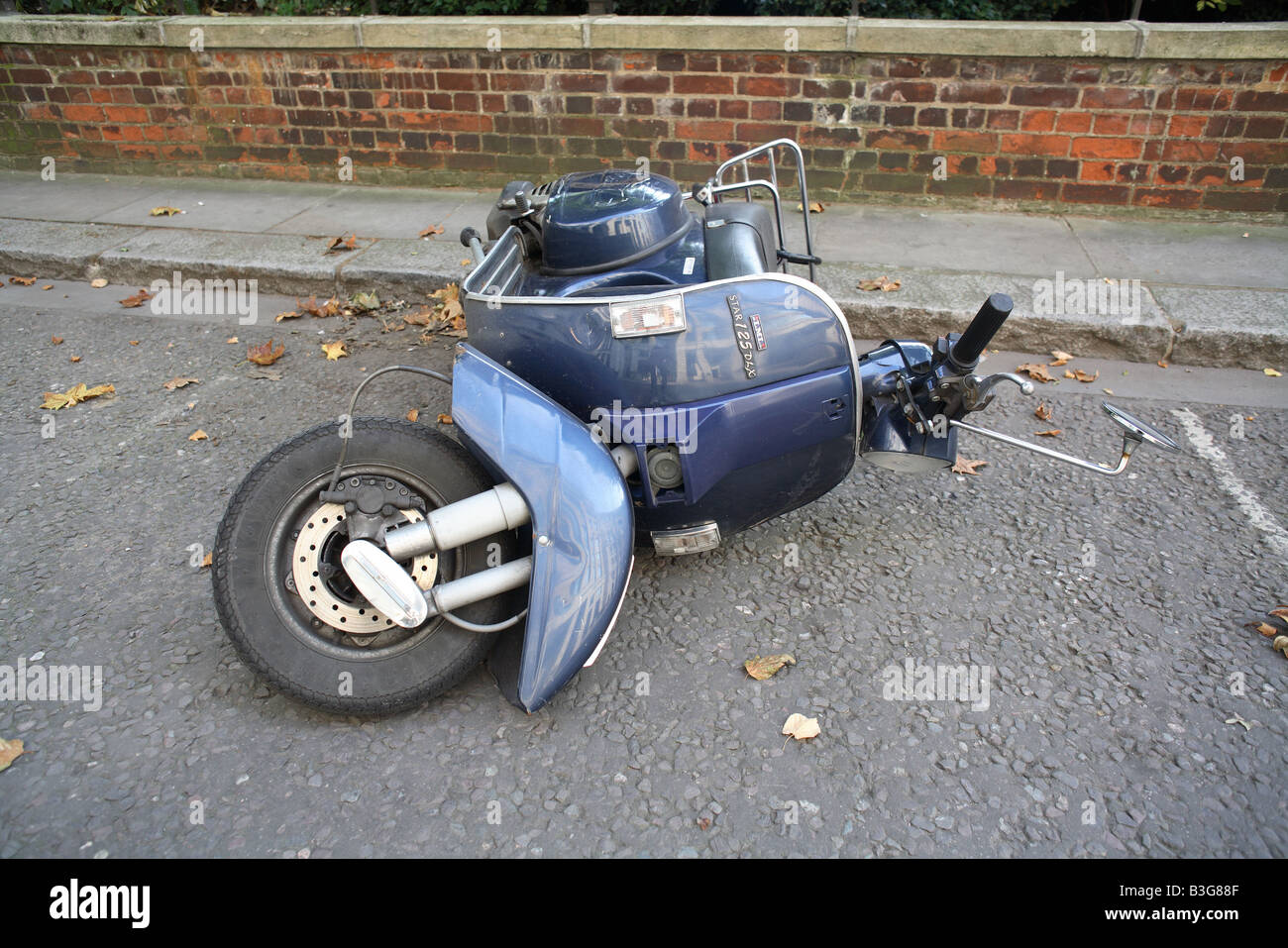 White motor bike box hi-res stock photography and images - Alamy