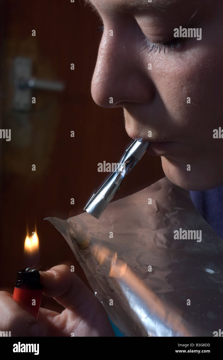 Woman smoking crack cocaine hi-res stock photography and images - Alamy