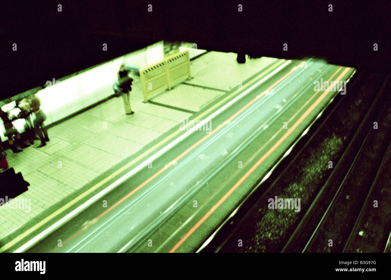 London underground platform Stock Photo - Alamy