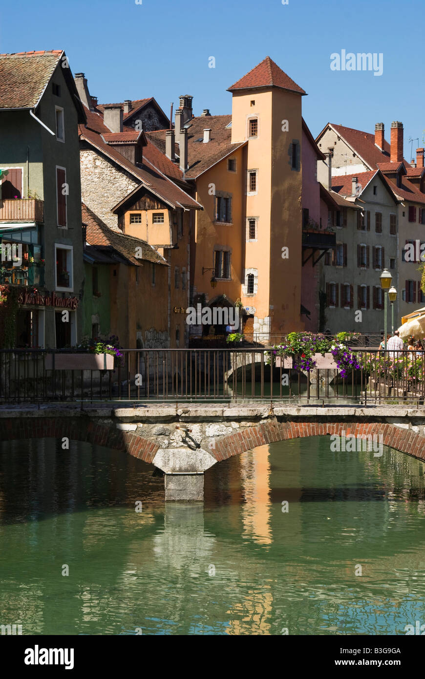 Medieval buildings and bridge at Annecy Stock Photo - Alamy