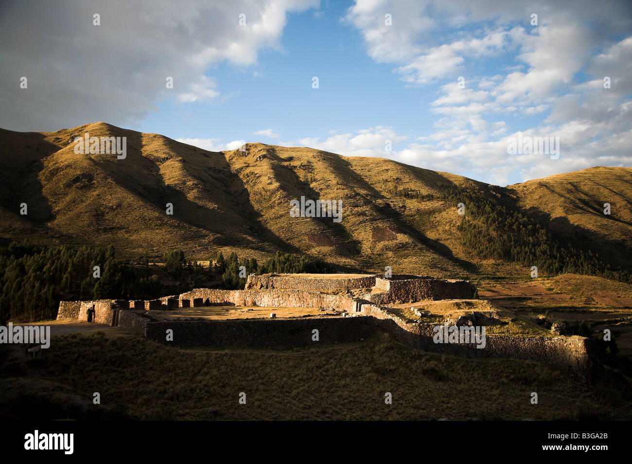 The Inca fortress of Puka Pukara (Red Fort) near Cusco, Peru Stock ...