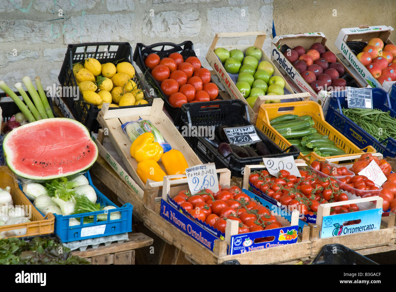 Veg display vertical hi-res stock photography and images - Alamy