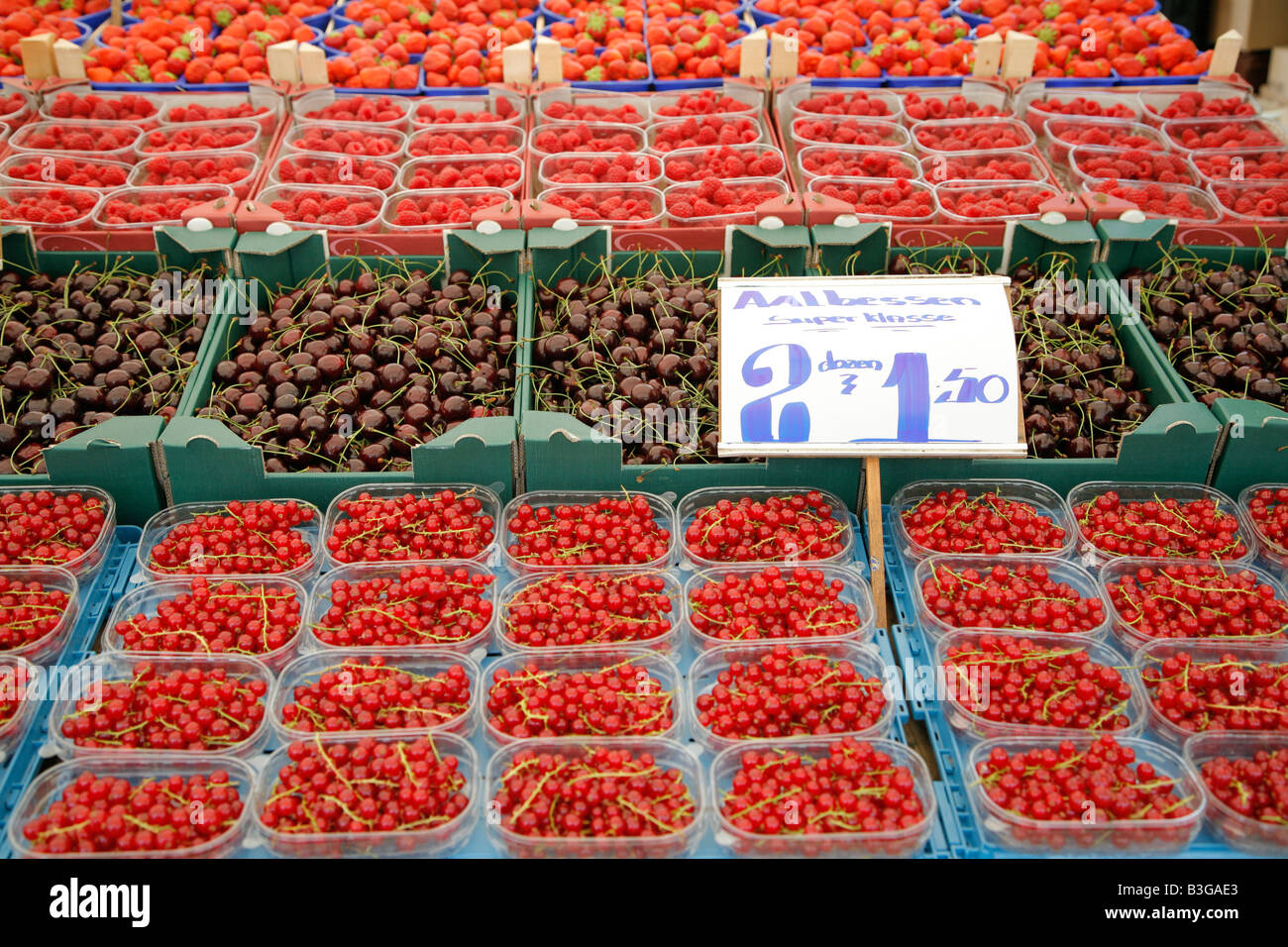 Fruit stand, market, Rotterdam, Netherlands Stock Photo - Alamy