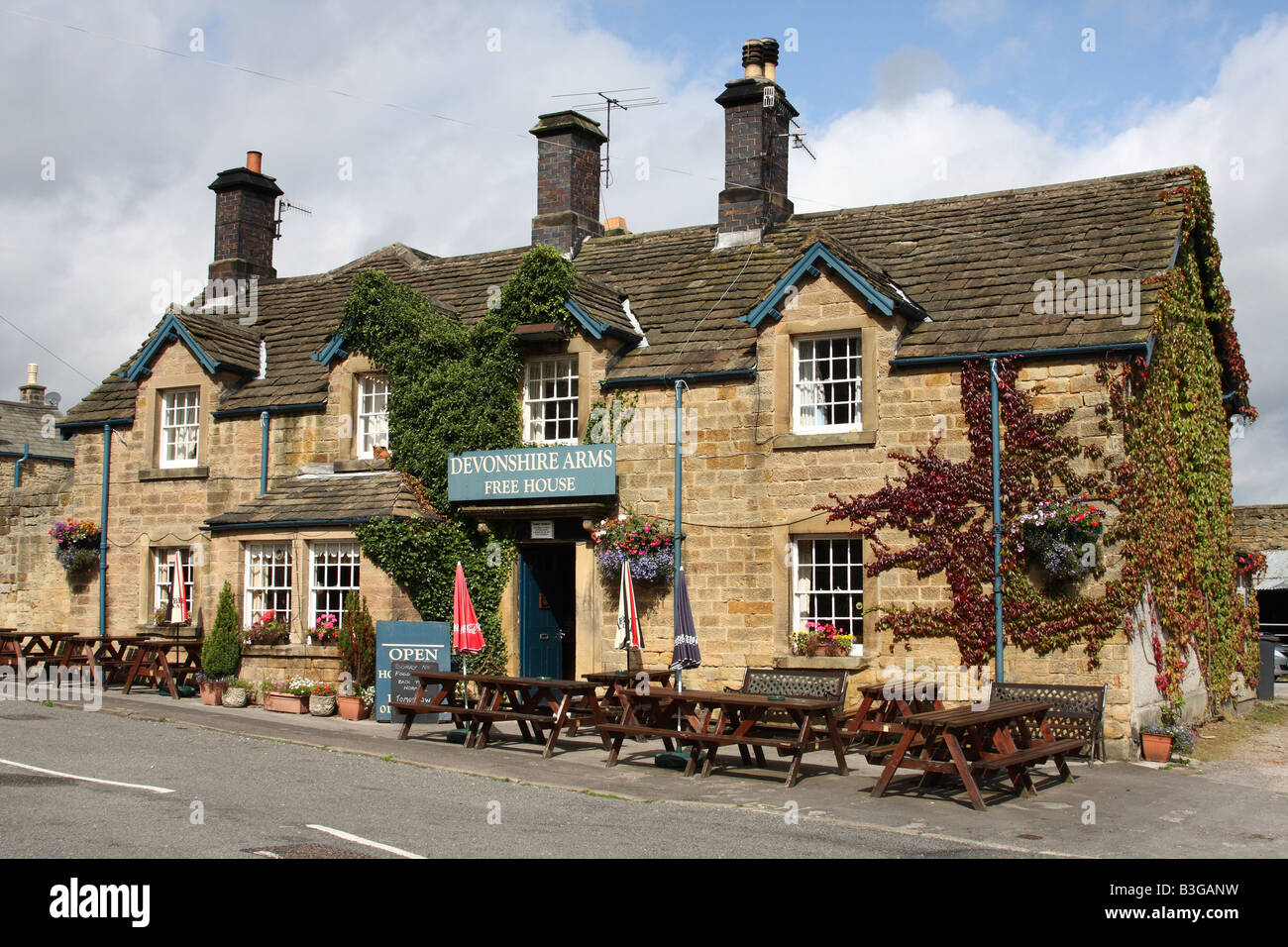 Devonshire Arms Pub High Resolution Stock Photography and Images - Alamy