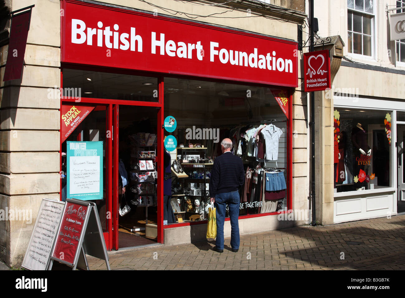 British charity shop hi-res stock photography and images - Alamy