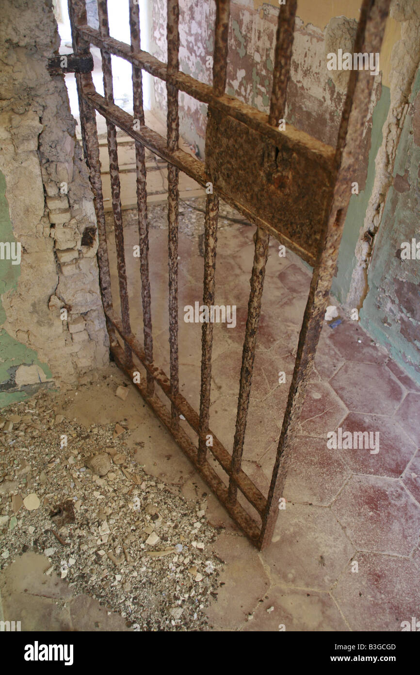 Empty prison cell hi-res stock photography and images - Alamy