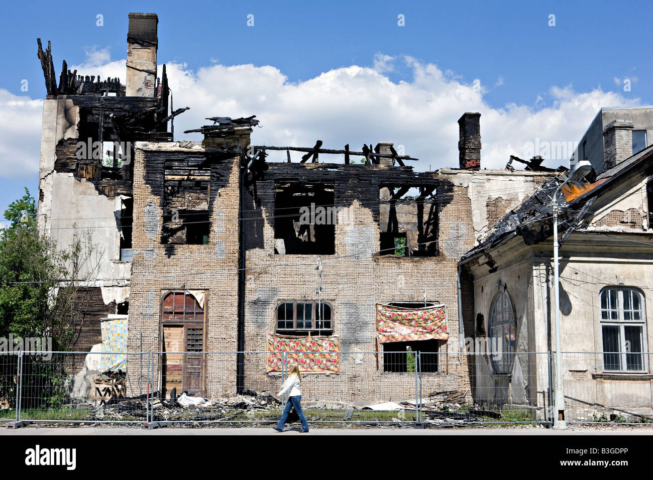 House destroyed by fire hi-res stock photography and images - Alamy