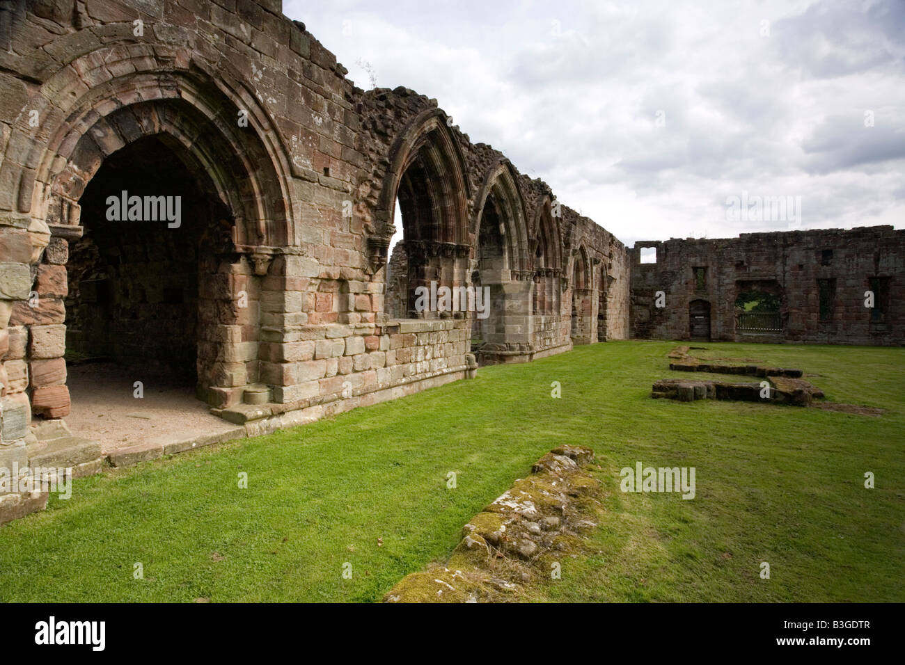 14 century abbey hi-res stock photography and images - Alamy
