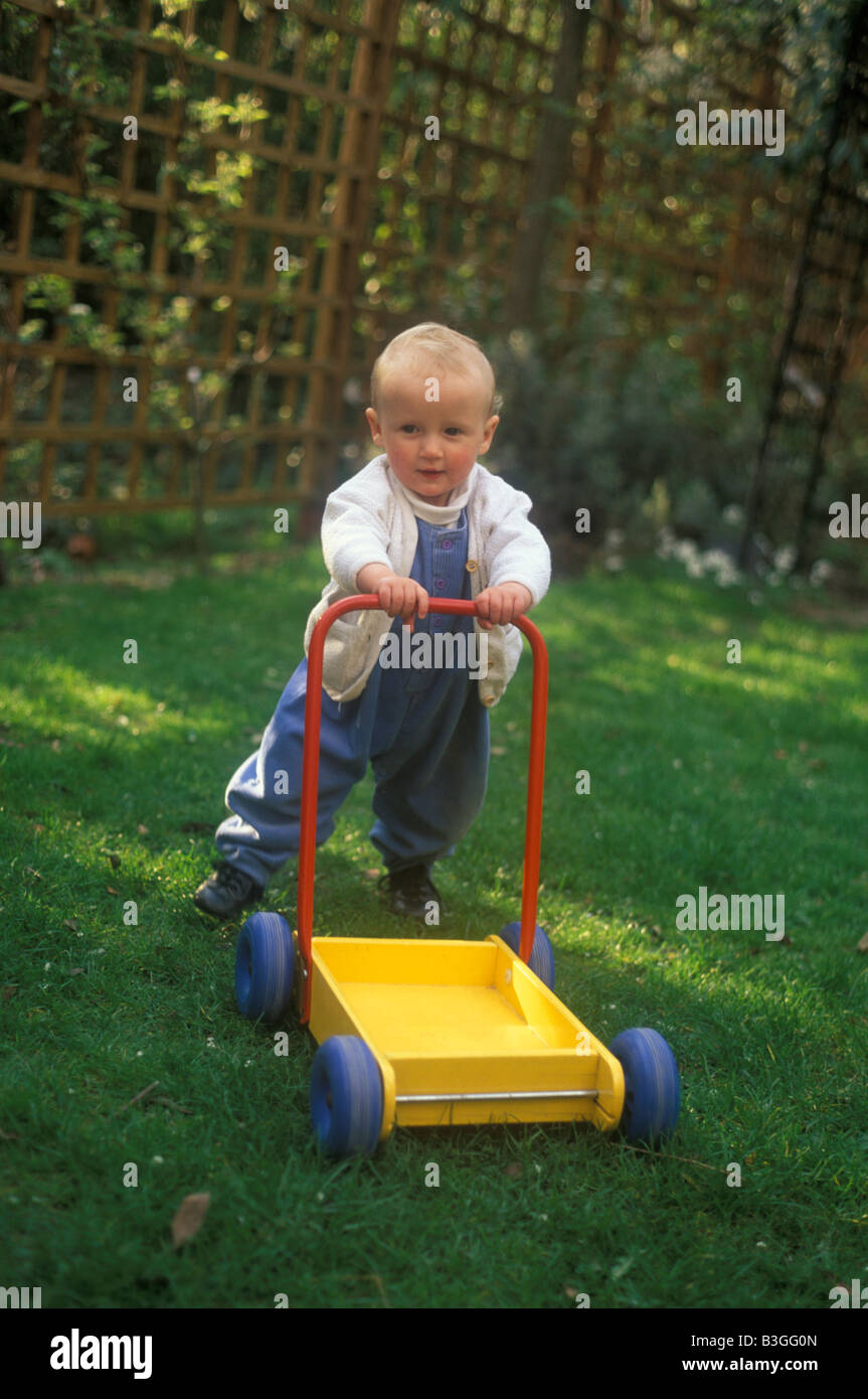 Pushing a buggy hi-res stock photography and images - Alamy
