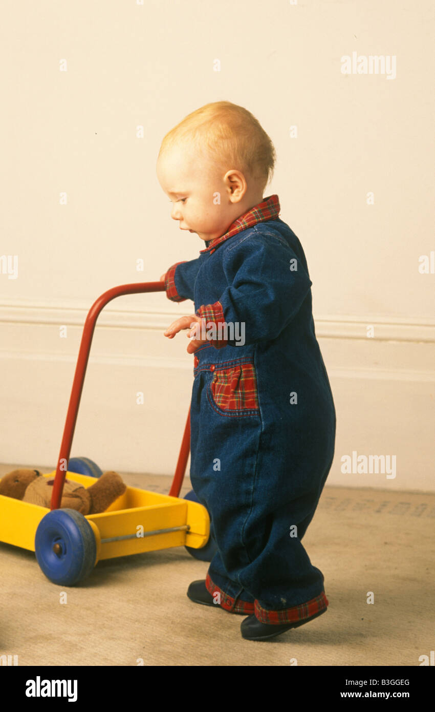 Toddler taking first steps hi-res stock photography and images - Alamy