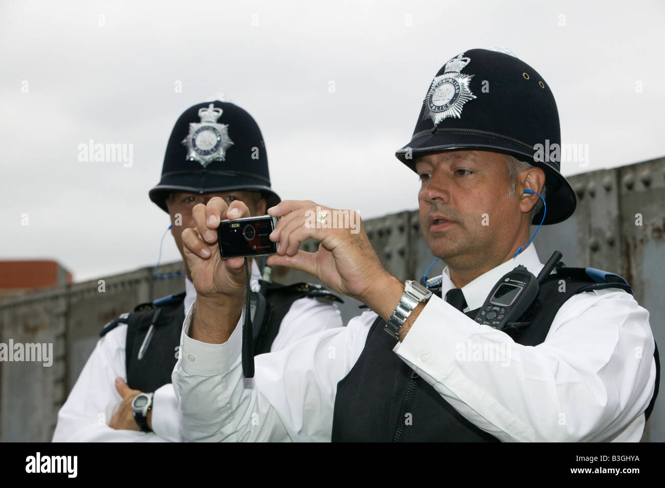 Helpful policeman hi-res stock photography and images - Alamy