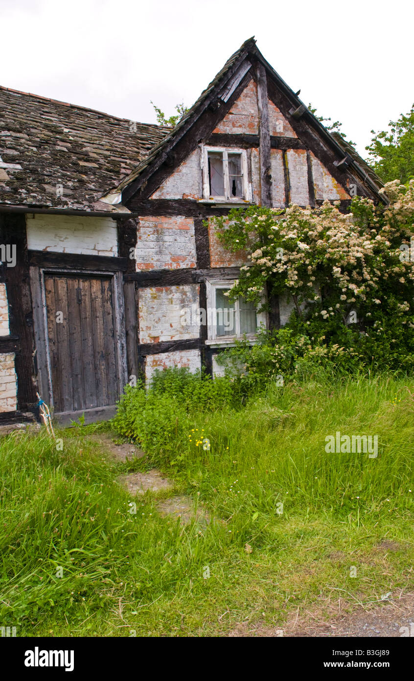 Run Down Cottage High Resolution Stock Photography and Images - Alamy