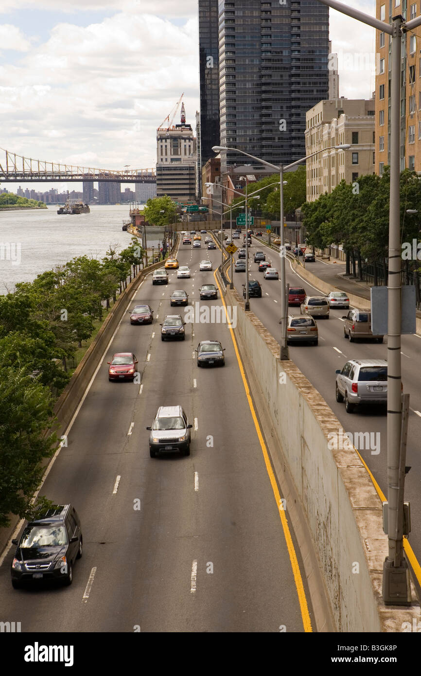 FDR Drive on Upper East Side of Manhattan alongside the East River with ...