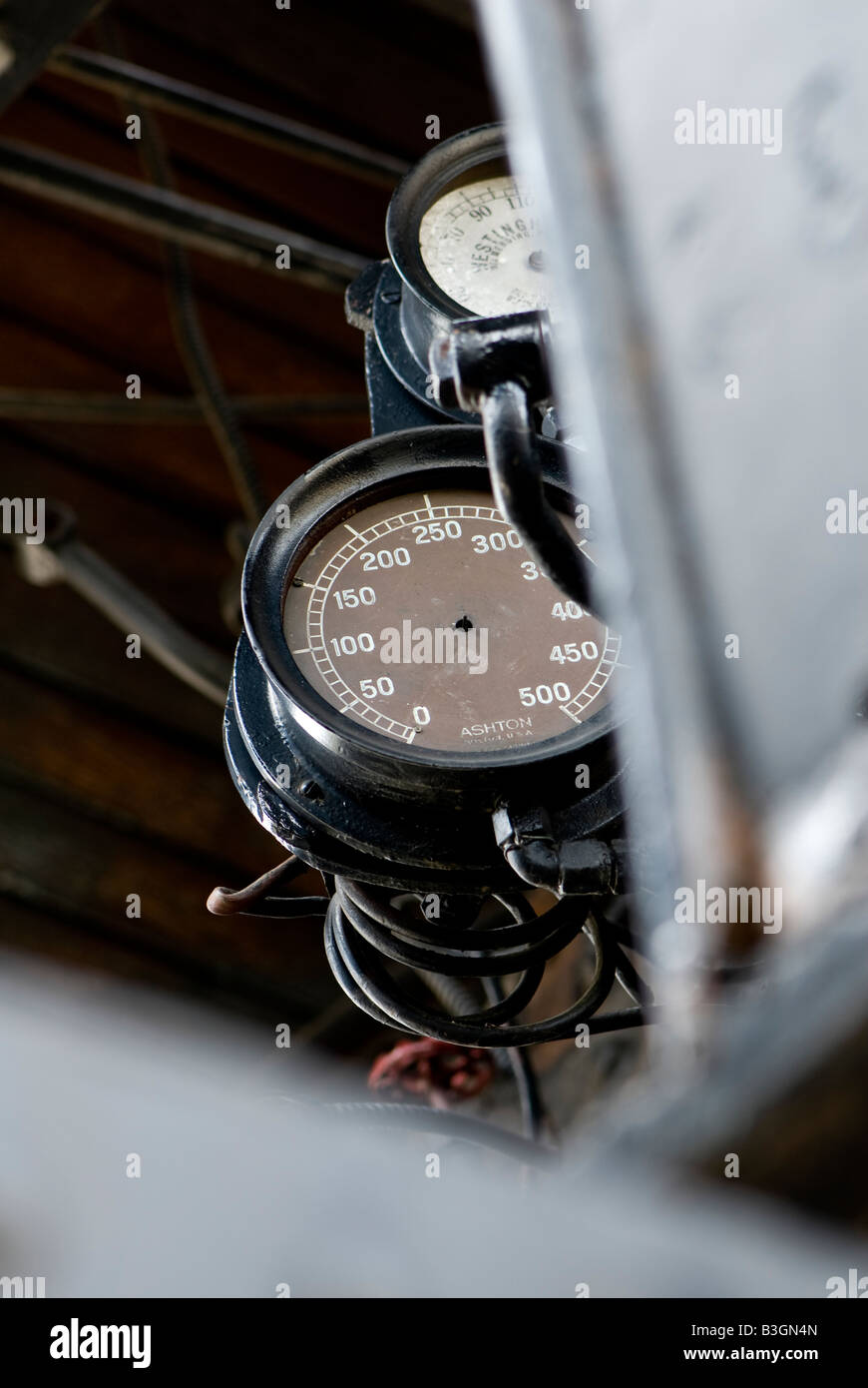 Old gauge steam engine gauge hi-res stock photography and images - Alamy