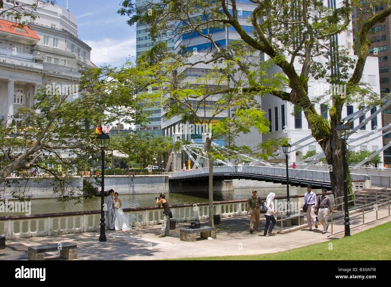 Singapore river cavenagh bridge hi-res stock photography and images - Alamy