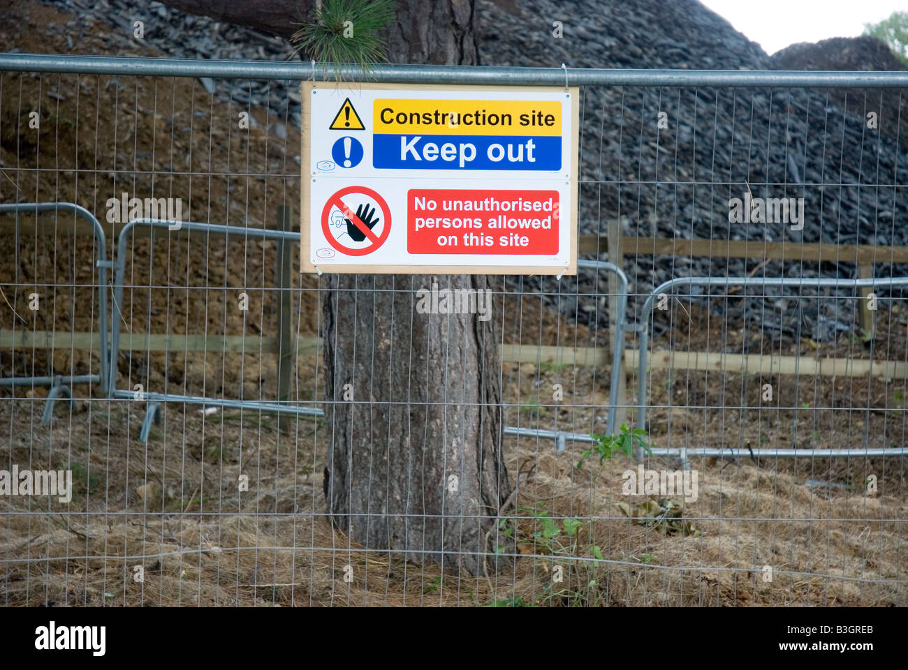 Construction site keep out sign Stock Photo - Alamy