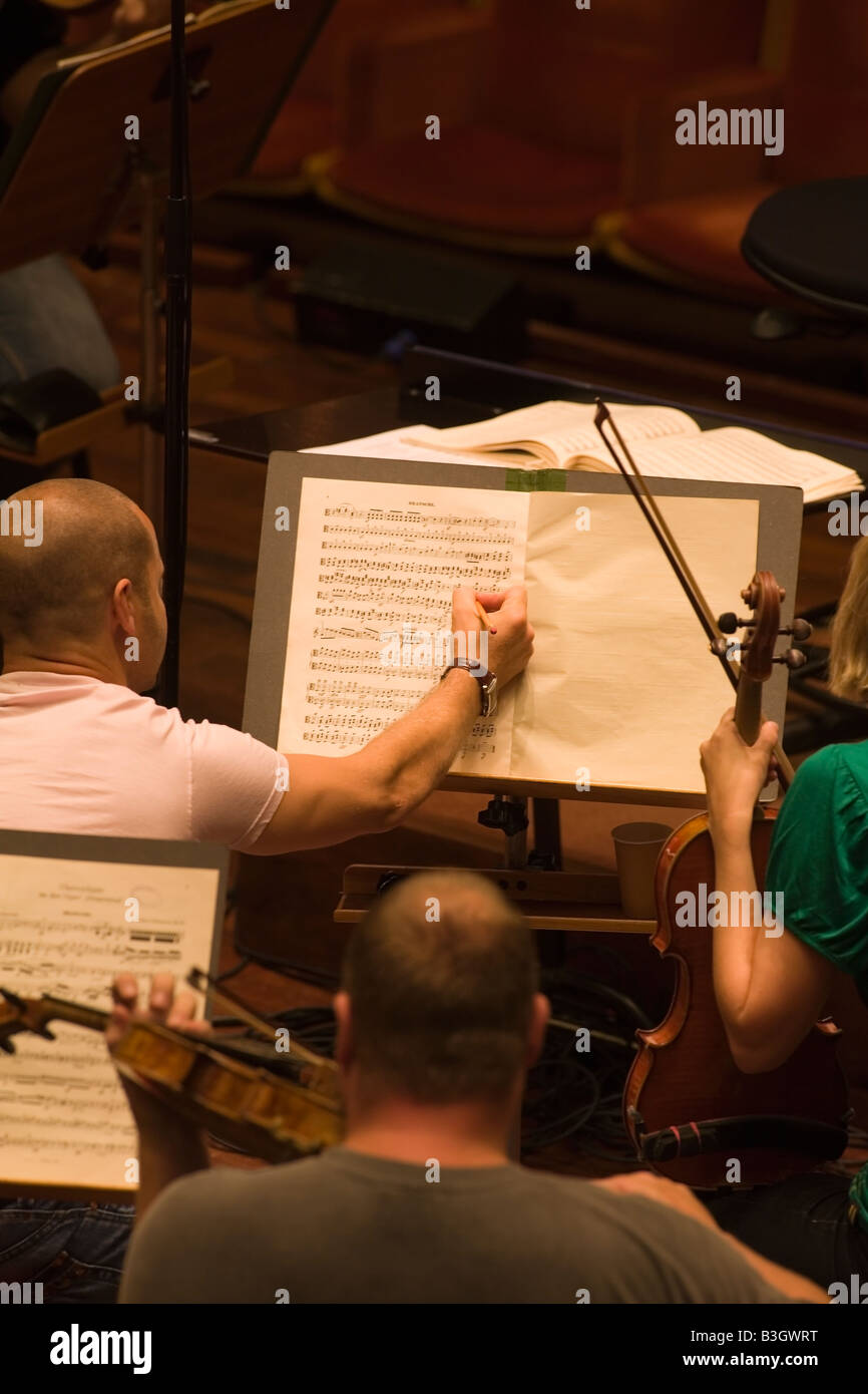 String section orchestra hi-res stock photography and images - Alamy