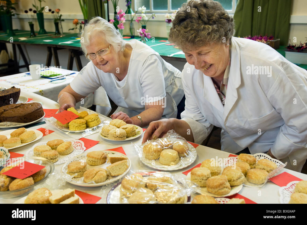 Village ladies hi-res stock photography and images - Alamy