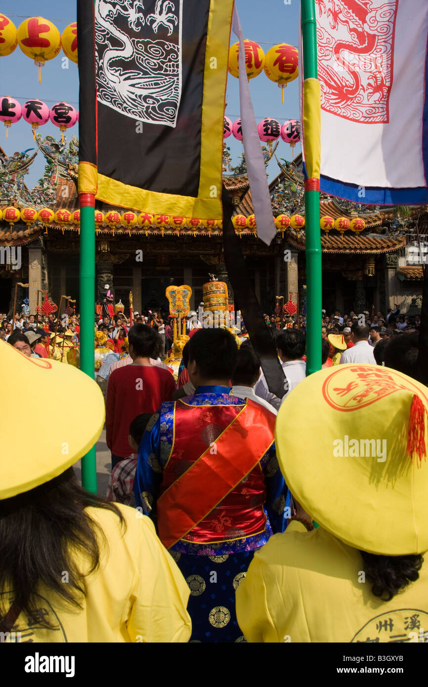Crowds of devout pilgrims at the Matsu Mazu festival, Zhenlan Temple ...