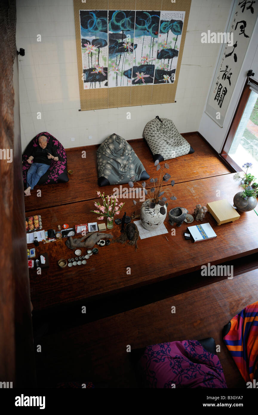 Chinese Artist Huang Yongyu at home. 28-Aug-2008 Stock Photo - Alamy