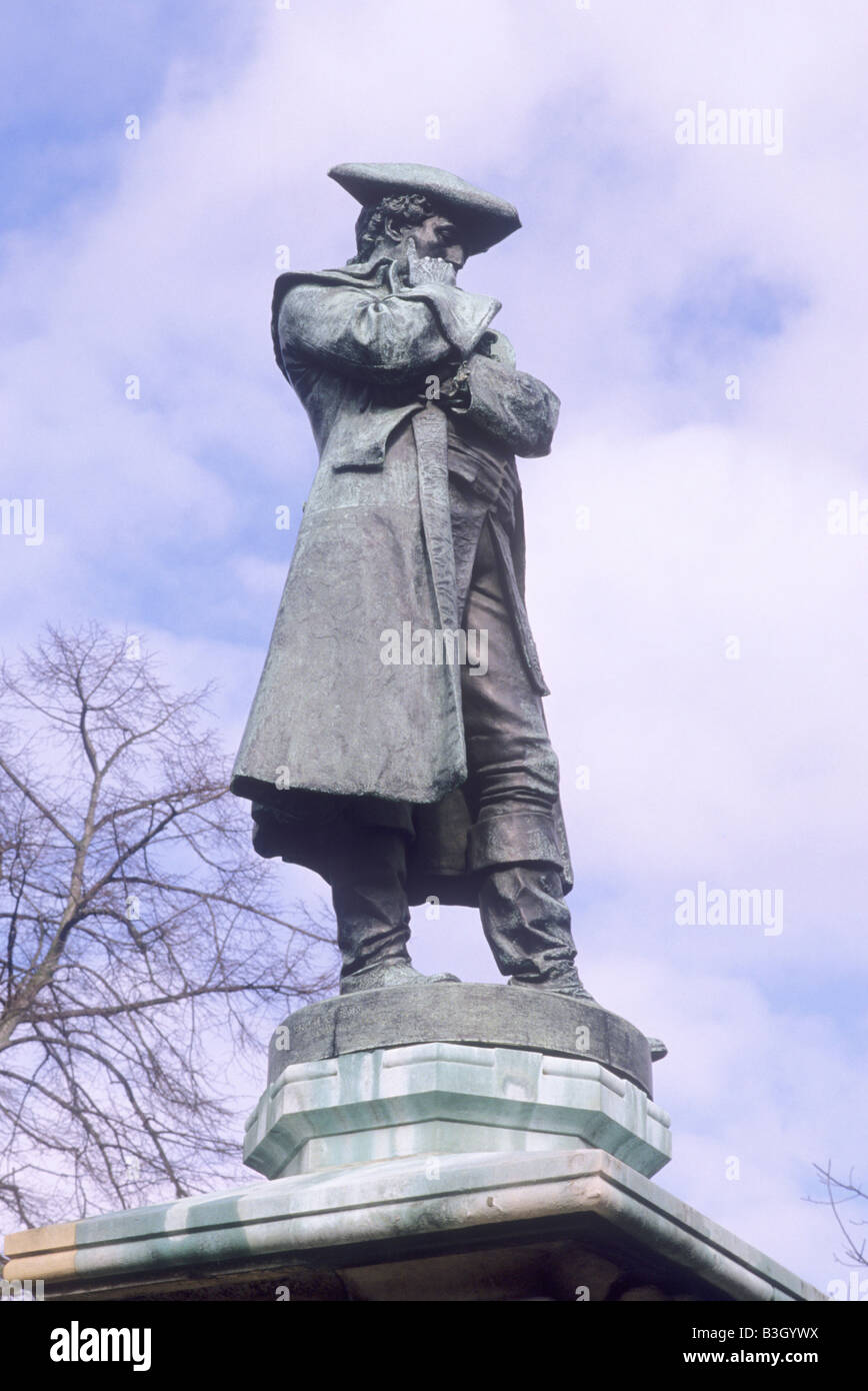 Bedford carved Statue of John Howard Prison reformer Bedfordshire ...