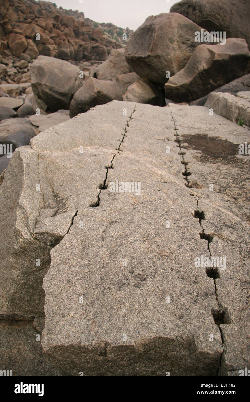 Indian rock quarrying hi-res stock photography and images - Alamy