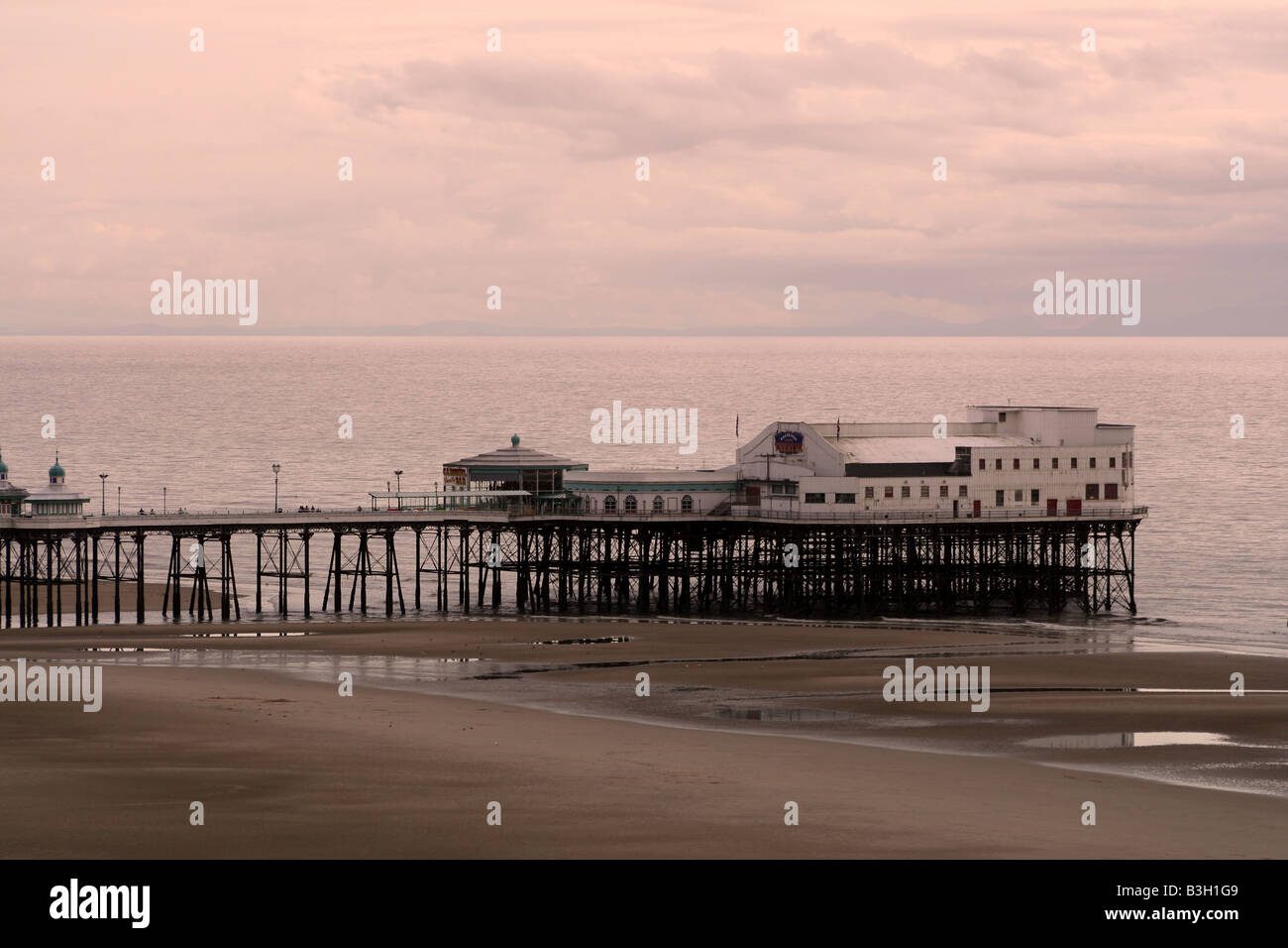 Blackpool north pier hi-res stock photography and images - Alamy