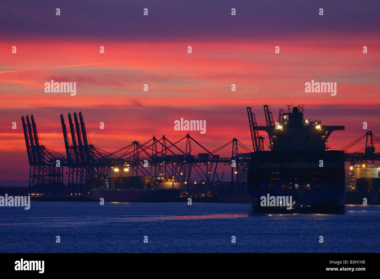 British docks hi-res stock photography and images - Alamy