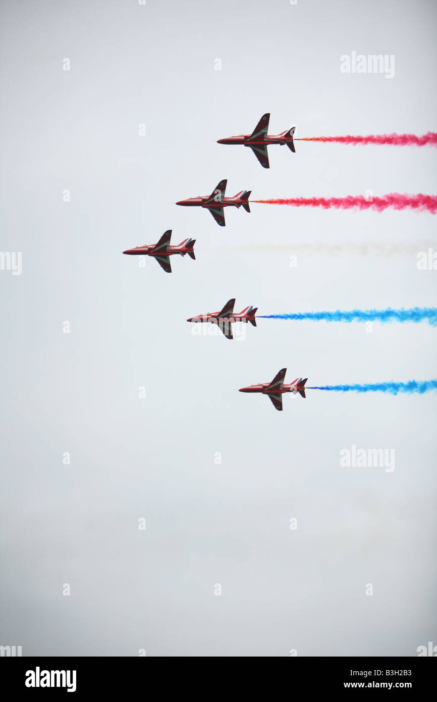 Flying in formation hi-res stock photography and images - Alamy