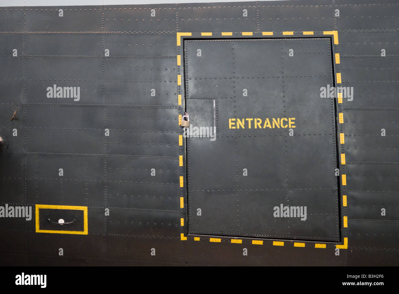 Aircraft entrance hi-res stock photography and images - Alamy