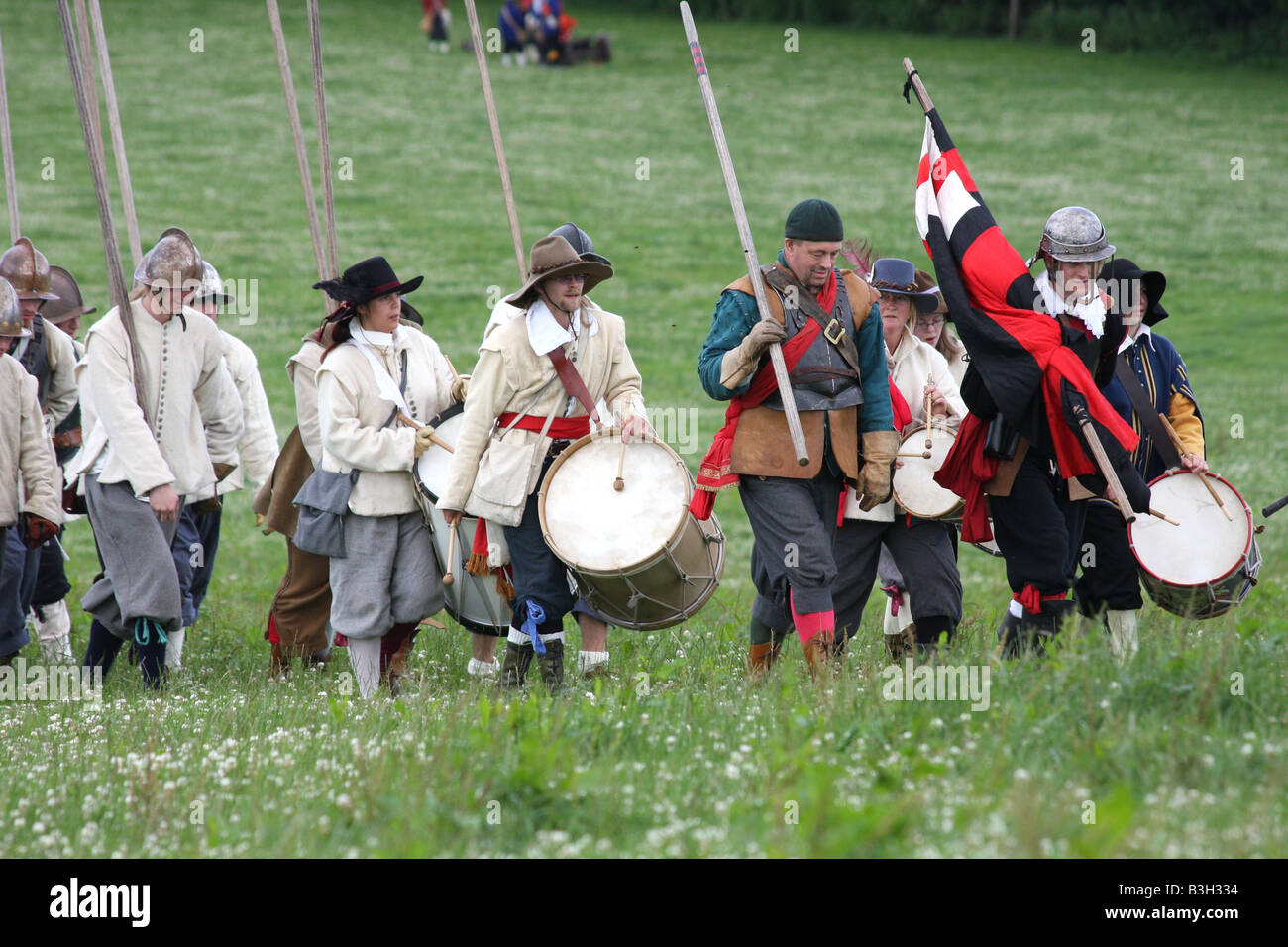 17th century pikemen english civil hi-res stock photography and images ...