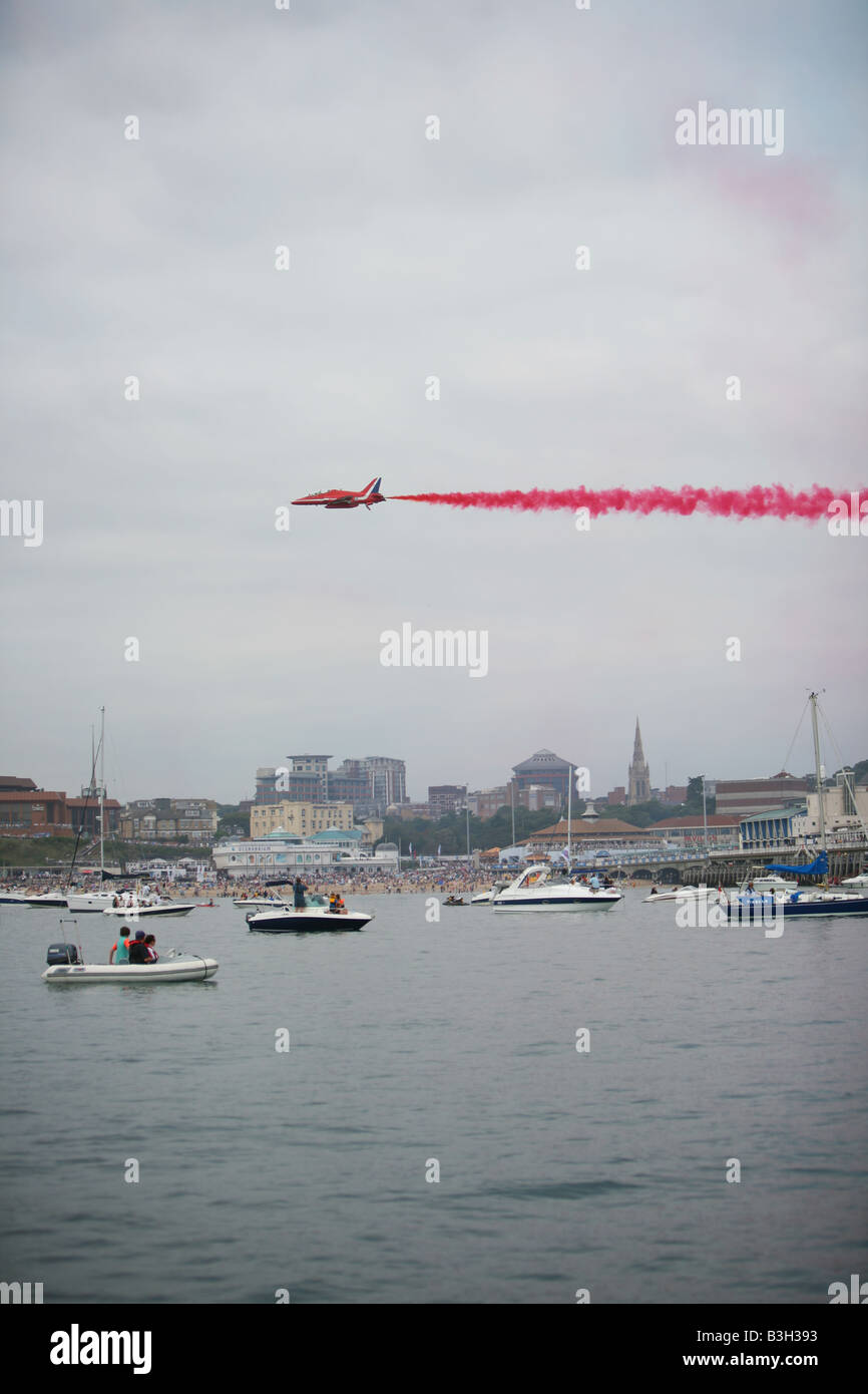 Low red arrow hi-res stock photography and images - Alamy