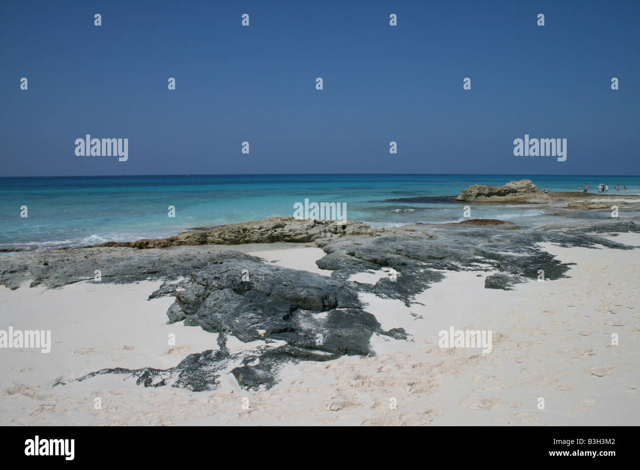 Waves along the Great Abaco Barrier Reef, Atlantic ocean, Great Guana ...