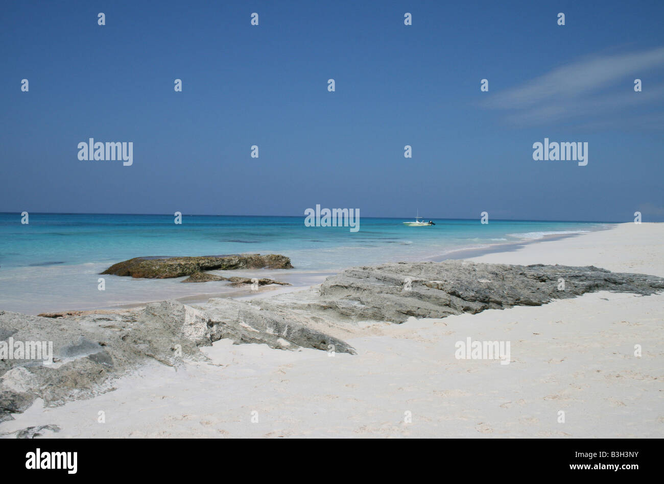 Waves along the Great Abaco Barrier Reef, Atlantic ocean, Great Guana ...