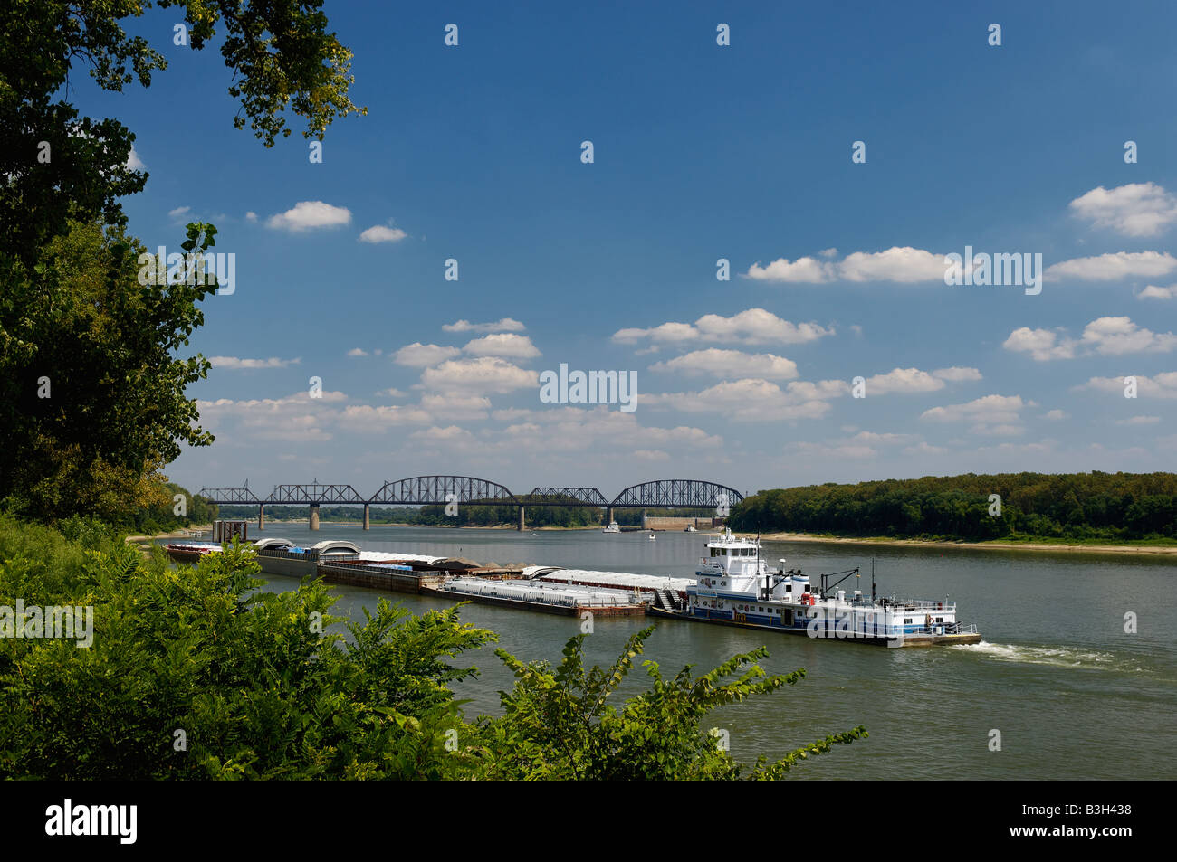Towboat and Barge on the Ohio River Waiting to Enter the McAlpine Locks ...