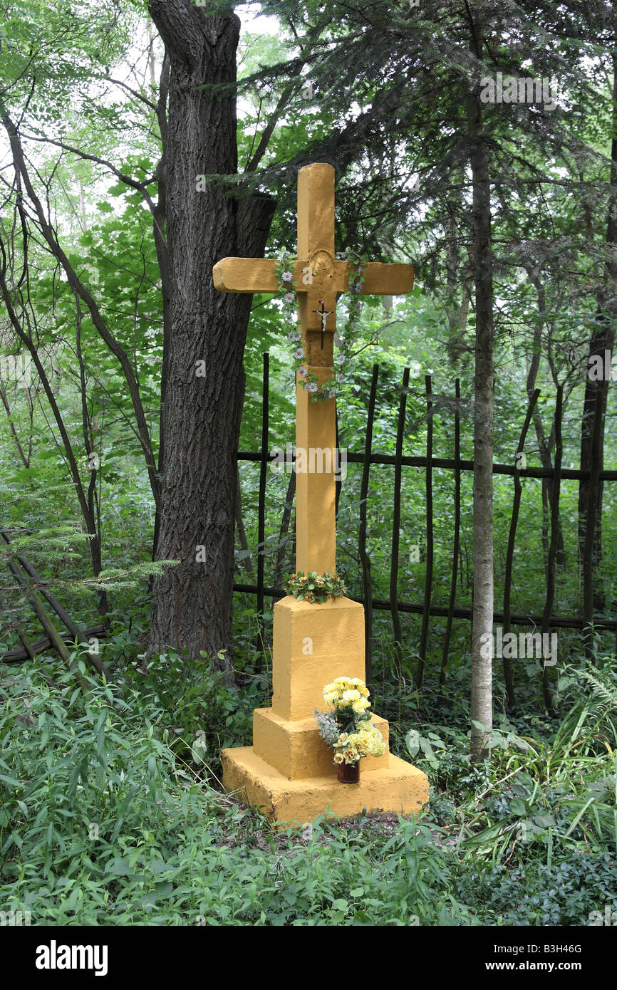 Holy Cross at the rural road Stock Photo - Alamy