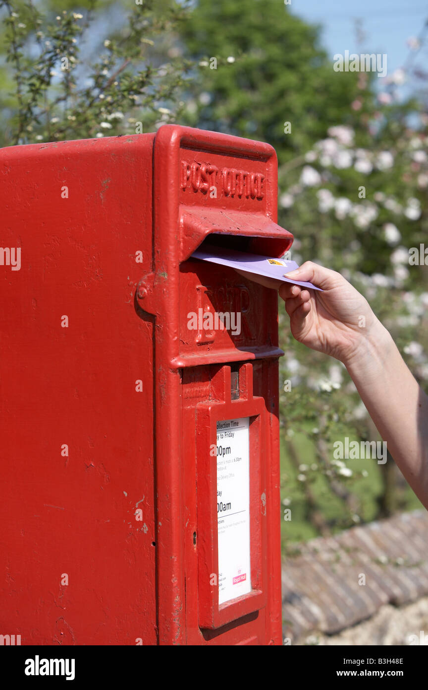 Mailing a letter hi-res stock photography and images - Alamy