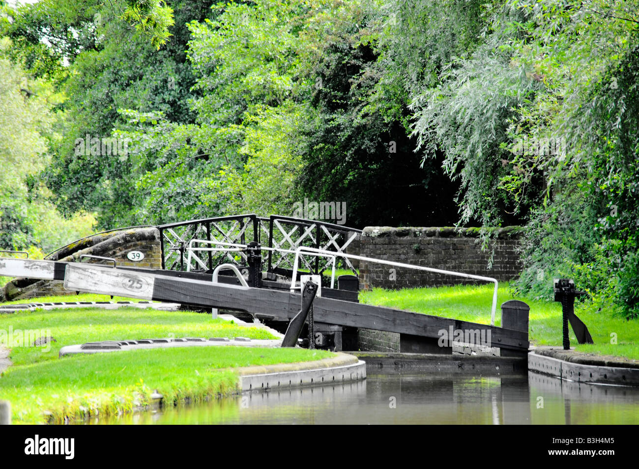 stratford upon avon canal lapworth flight of locks warwickshire ...