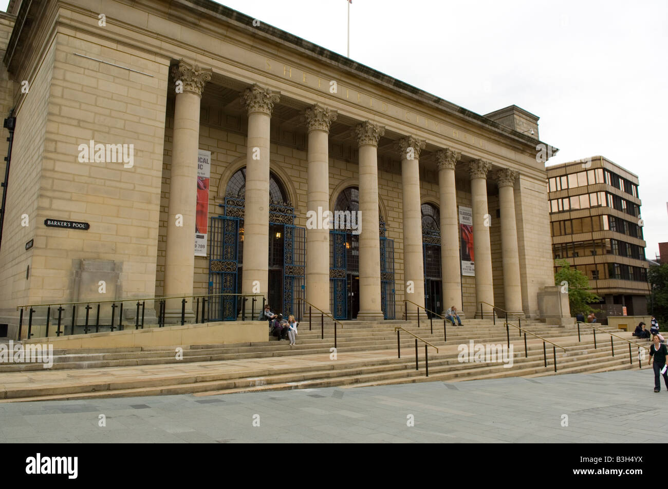 Sheffield city hall hi-res stock photography and images - Alamy