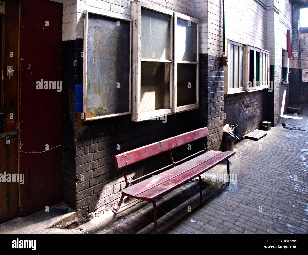 Sunlit bench in West Coast Railway's Carnforth Depot Stock Photo - Alamy