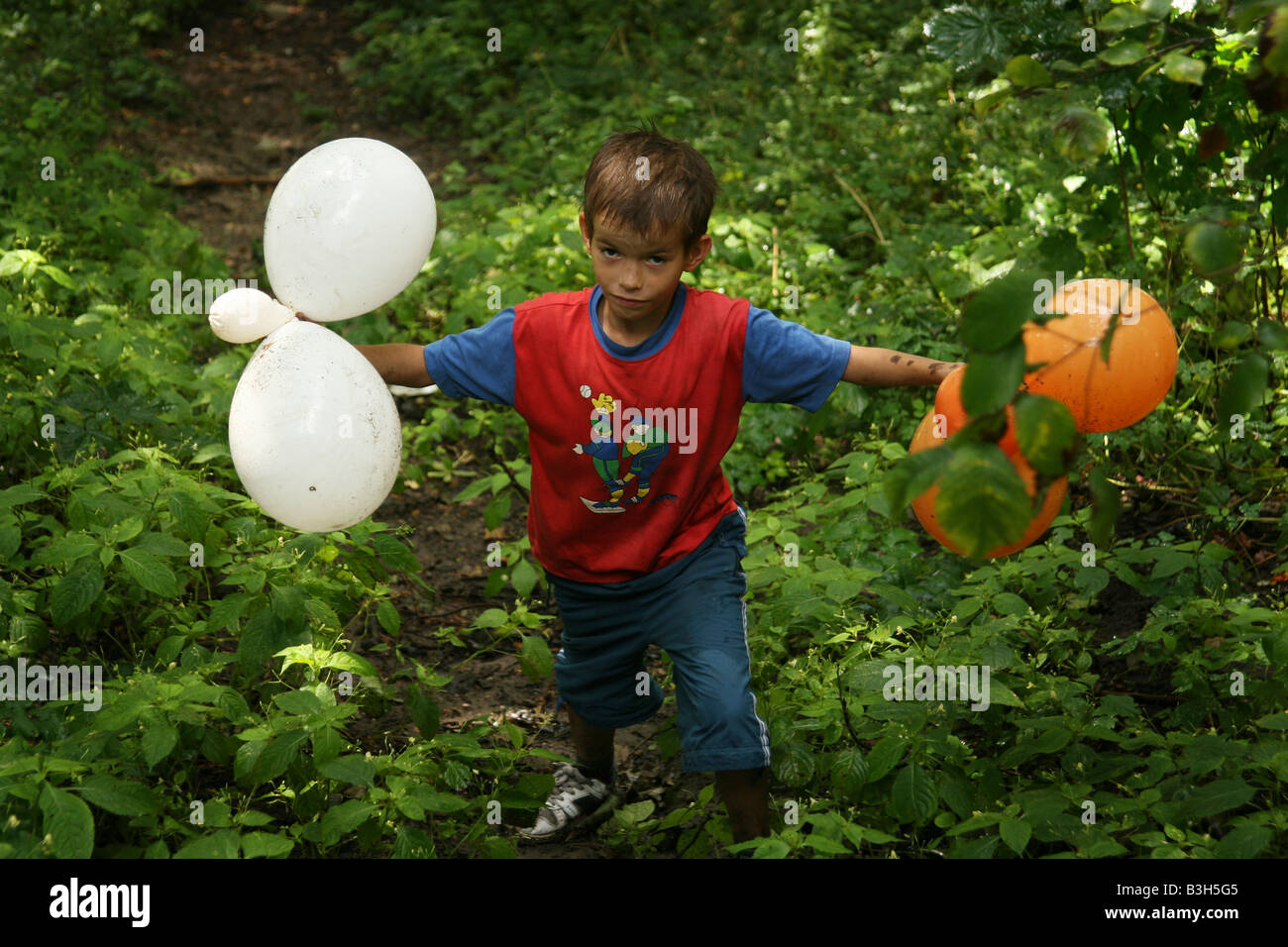 Kid with balloon hi-res stock photography and images - Alamy