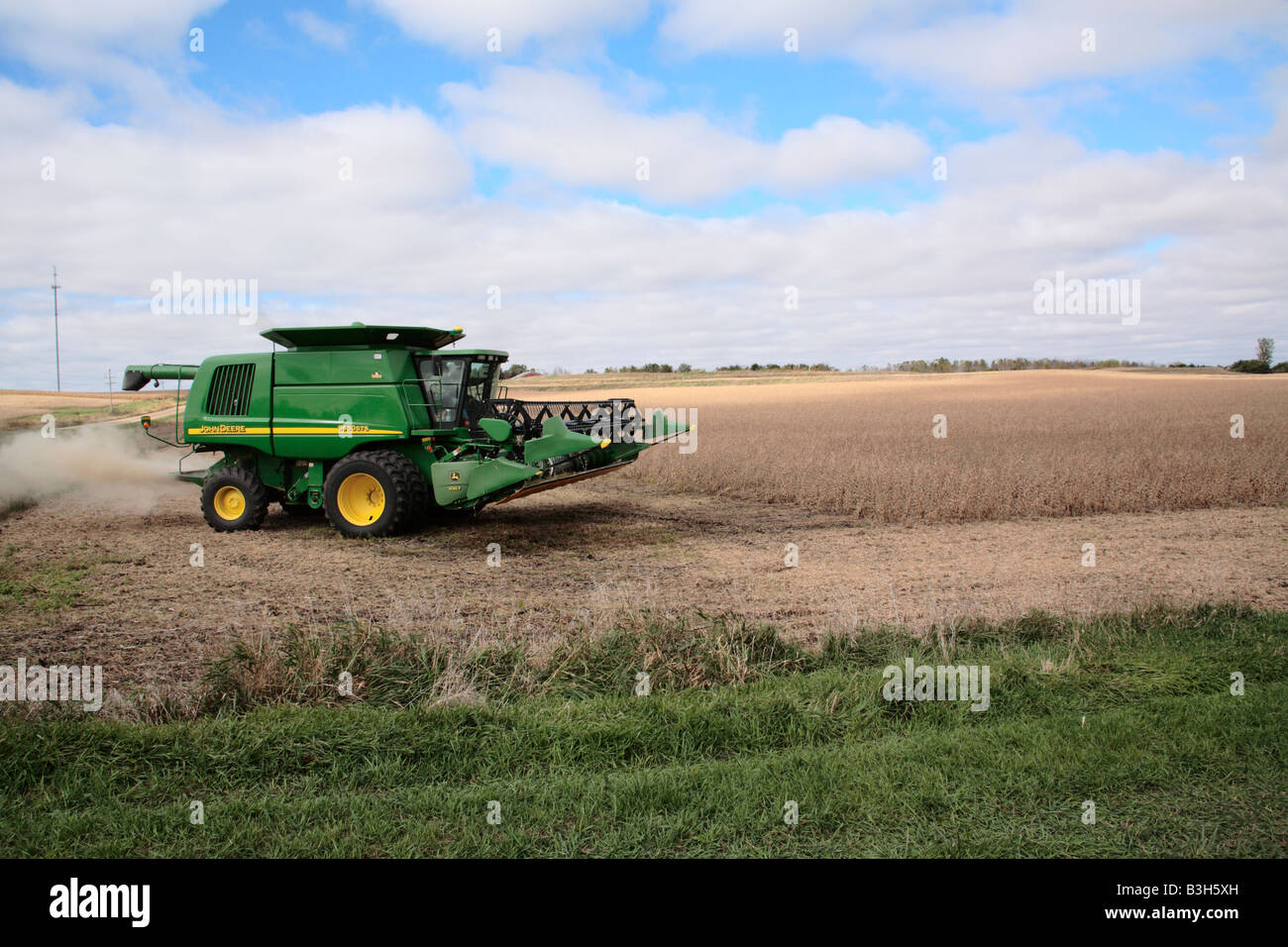 Combine Harvesting Soy Beans Stock Photo - Alamy