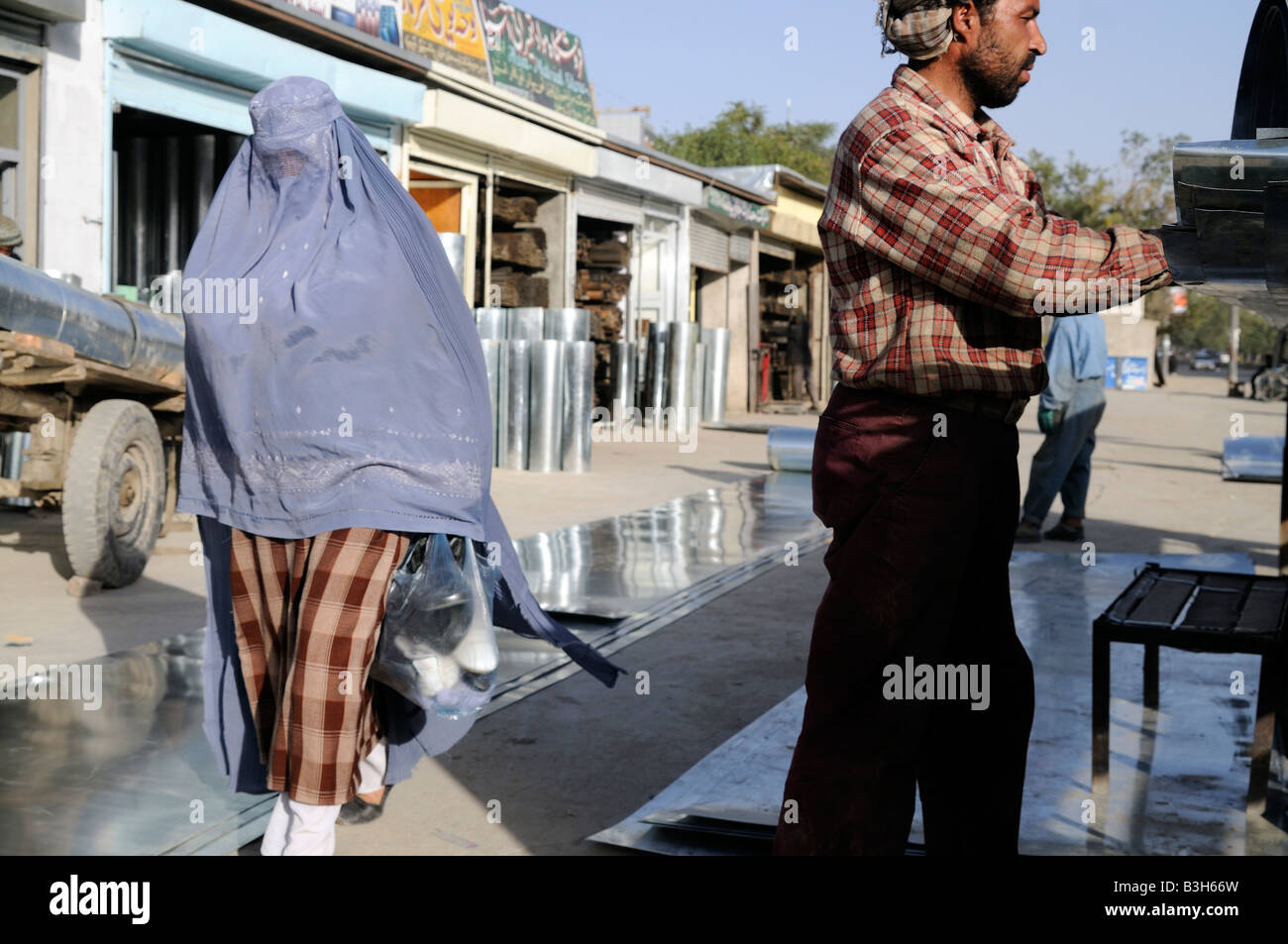 Kabul woman hi-res stock photography and images - Alamy