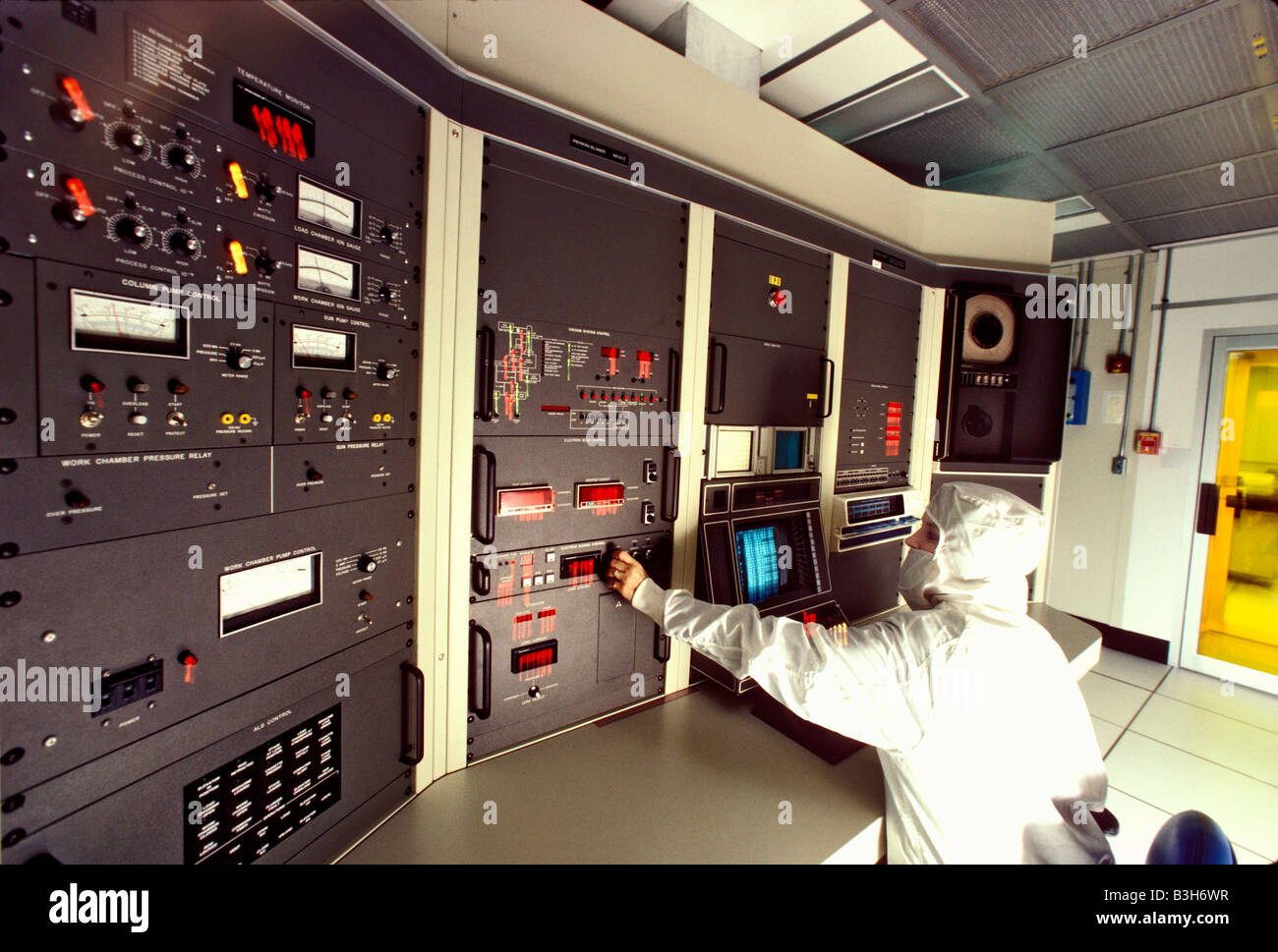 Cleanroom Machine High Resolution Stock Photography and Images - Alamy
